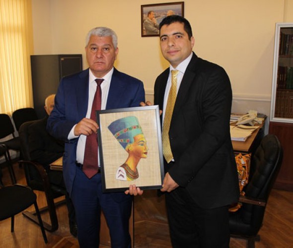 Misirli diplomat Folklor İnstitutunda olub